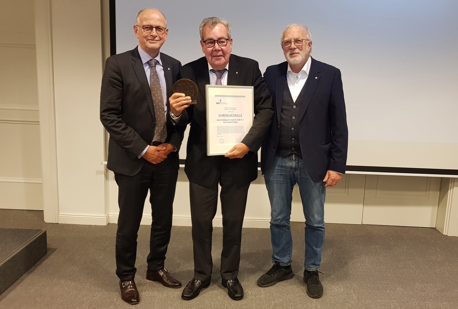 BDC-Präsident Dr. Dr. h.c. Hans-Joachim Meyer erhält Ehrenmedaille ...